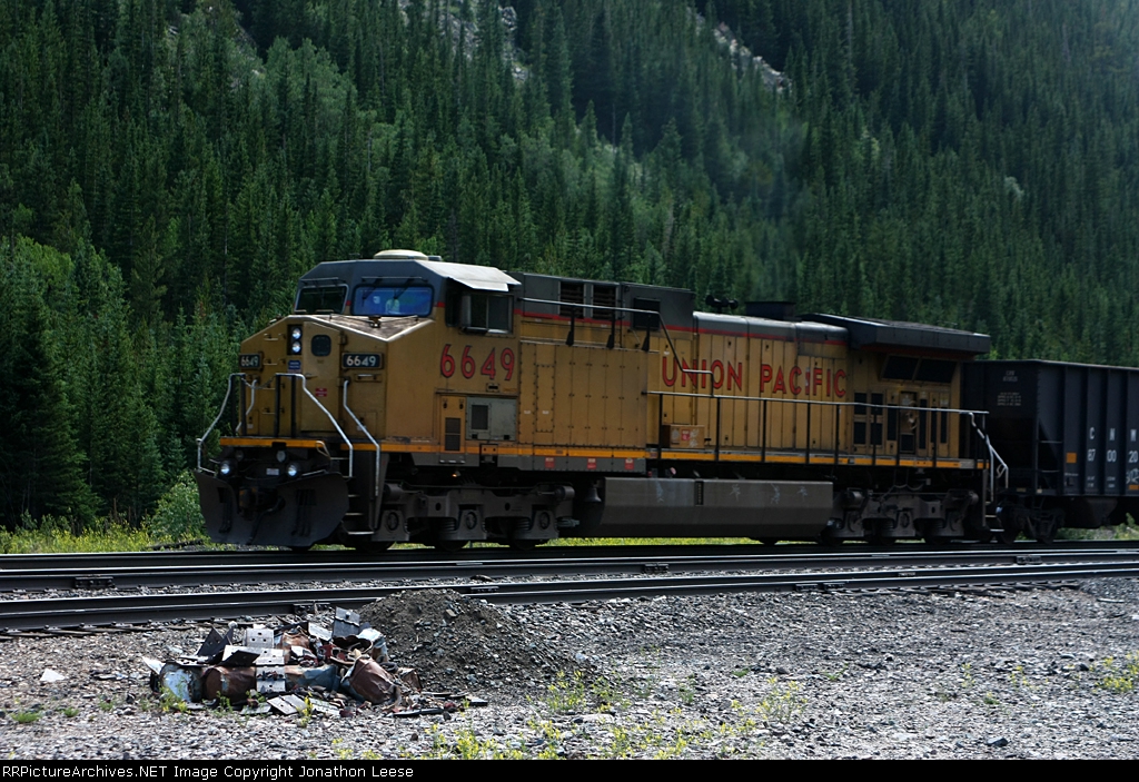 UP 6649 shoves on the rear